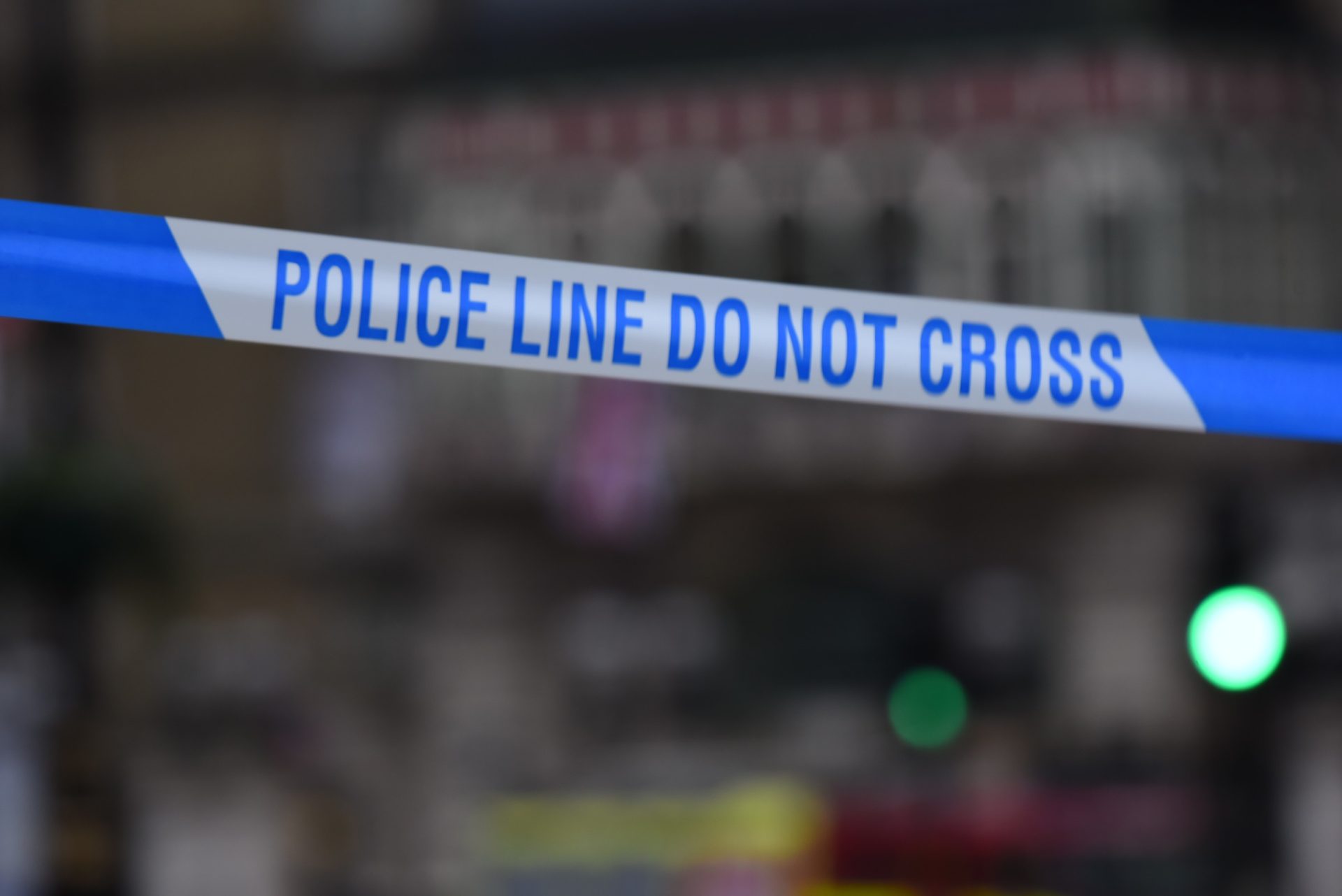 Lite in casa degenera: un uomo uccide la moglie, ferisce la figliastra ...