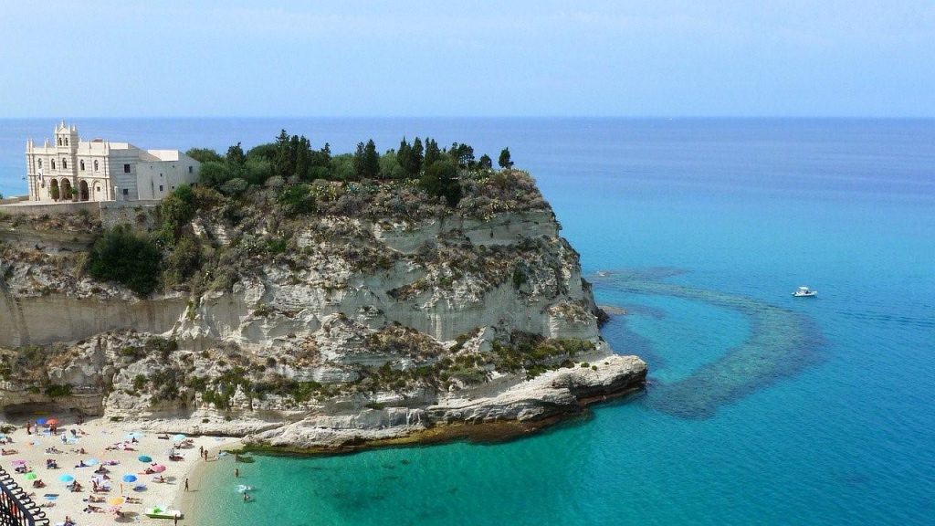 Turismo in Calabria: da gennaio a luglio 2025 +7,5% arrivi e +6,2% ...