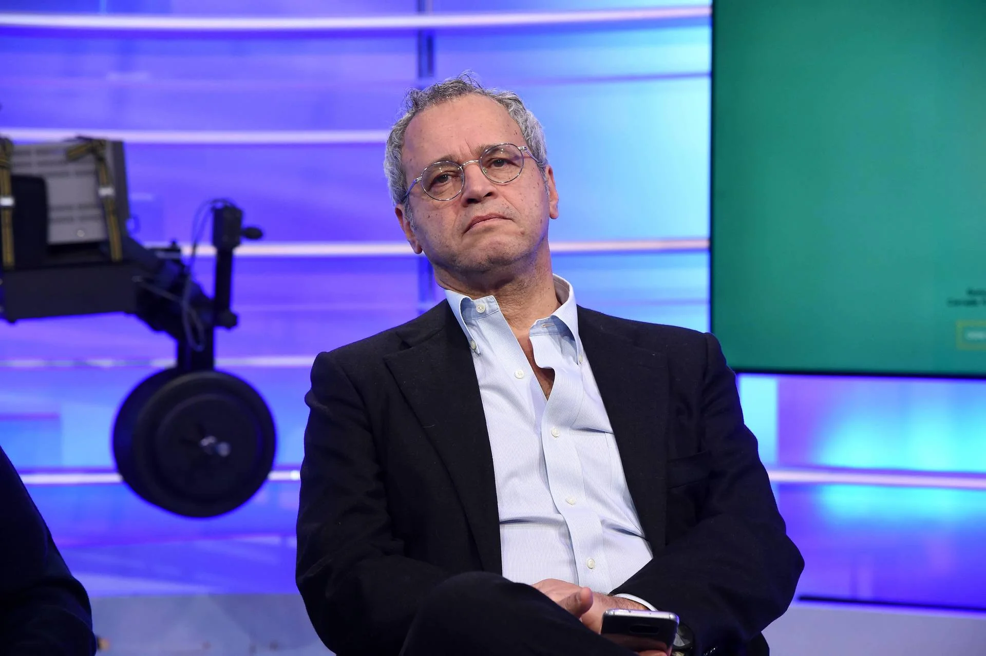 Enrico Mentana chiarisce su Facebook: "Non scomparirò. E grazie anche ...