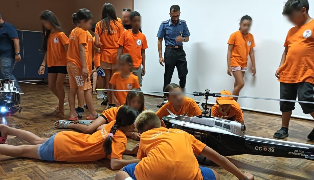 Carabinieri nel campo scuola: lezione di legalità per i più piccoli tra ...