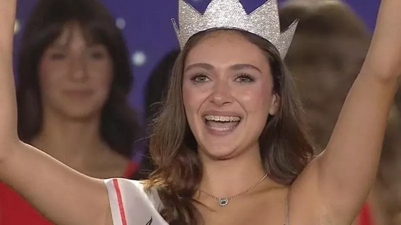 Miss Italia 2025, la 18enne Katia Buchicchio incoronata regina: vittoria storica per la Basilicata
