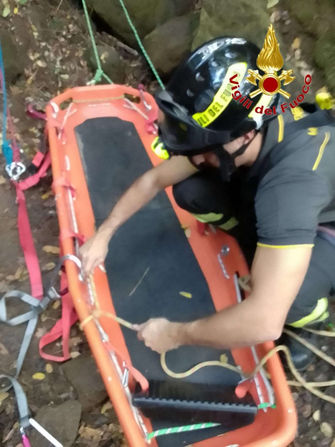 Operaio cade in un burrone di 30 metri a Monterosso Calabro: salvato ...