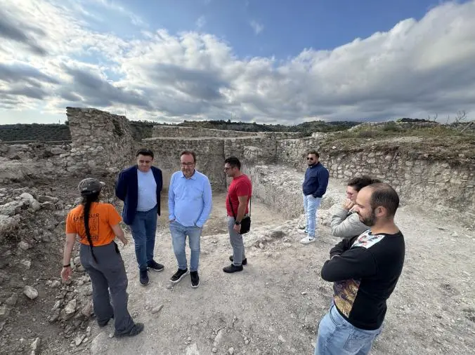 Un tesoro millenario emerge dalla terra: rivede la luce la "Stanza del ...