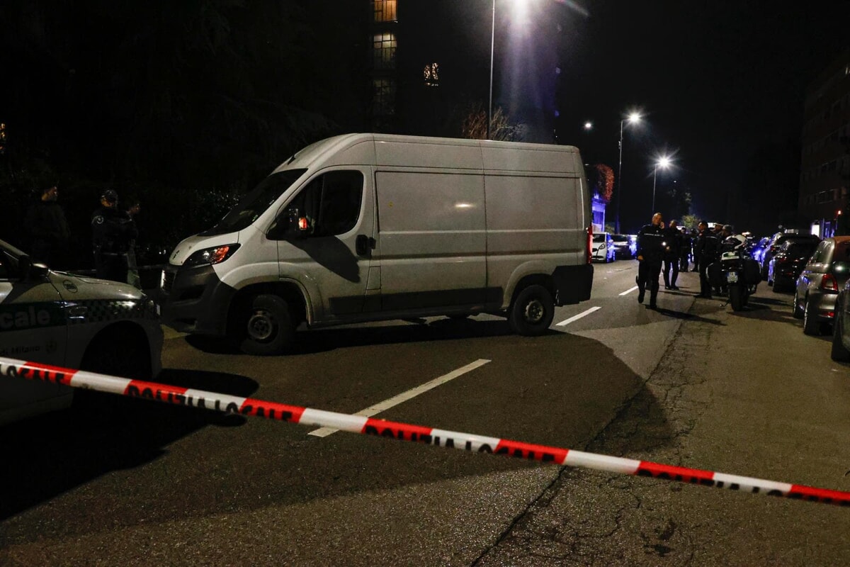 Strisce, auto e sirene: due bimbi investiti in poche ore, uno è gravissimo