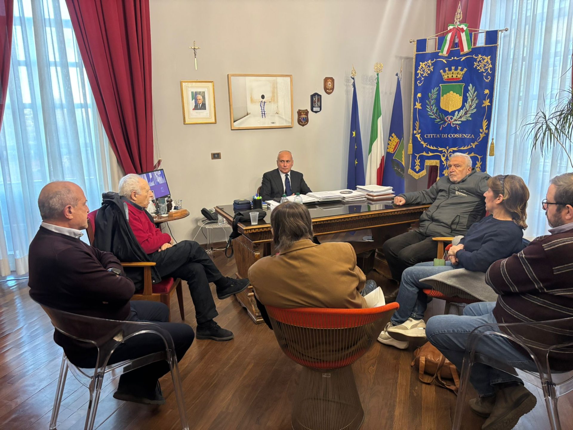 Cosenza dice no allo "scippo" dell'ospedale hub: Caruso guida la battaglia