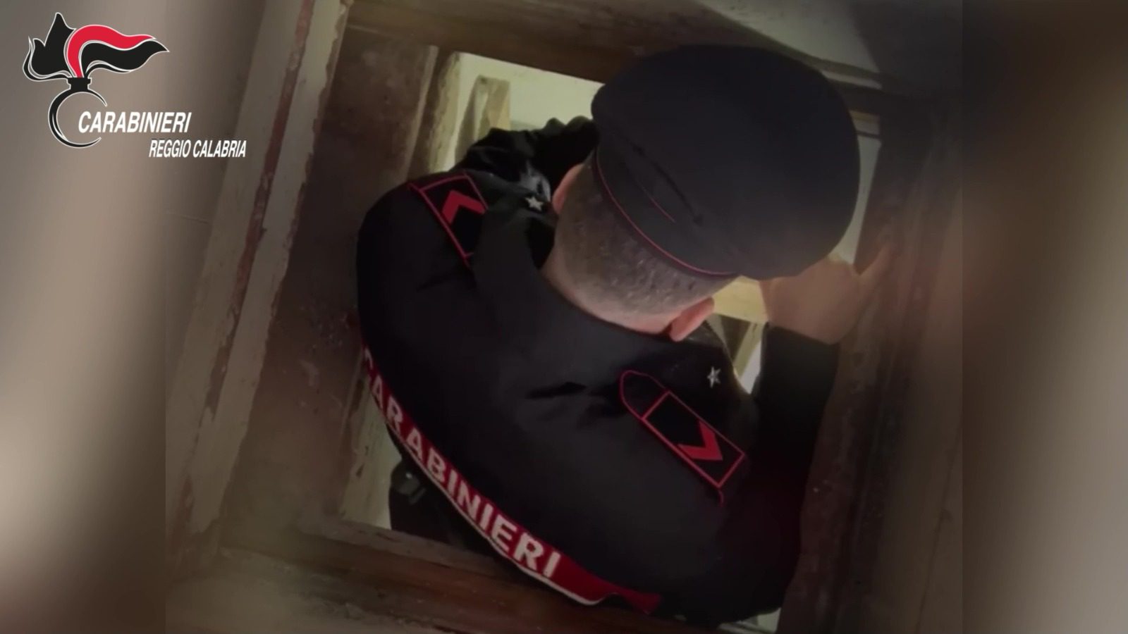 Bunker da film scoperto nel Reggino: tunnel segreto di 120 metri e ...